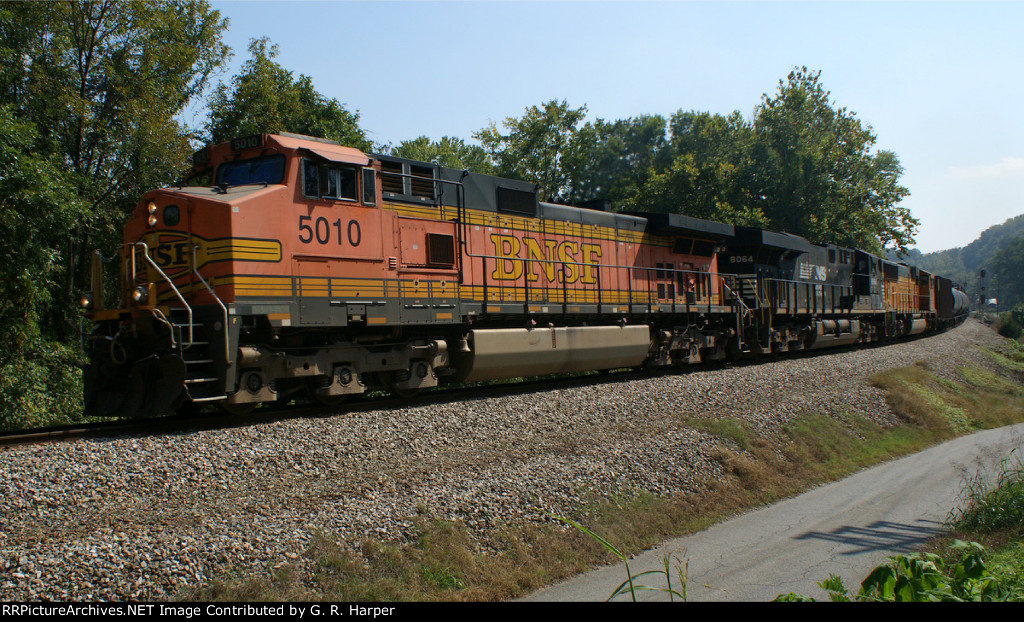 BNSF 5010 westbound on empty CSX CBR train K08101